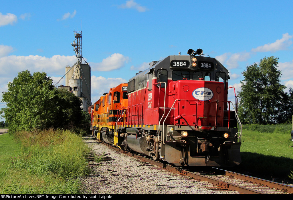 CF&E 3884 leads IORY WCH-B at South Solon Ohio